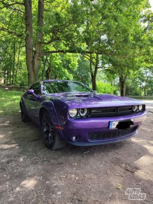 Violet Dodge Challenger 2019 in Vilnius, with an engine capacity of 3.60 L and mileage of 144 thousand km for 17000 €, photo 3 on AUTOMOTO.COM.LV