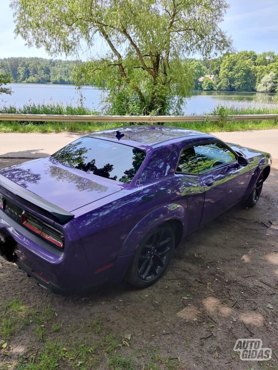 Violet Dodge Challenger 2019 in Vilnius, with an engine capacity of 3.60 L and mileage of 144 thousand km for 17000 €, photo 4 on AUTOMOTO.COM.LV