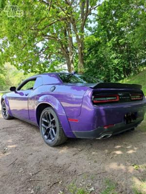 Violet Dodge Challenger 2019 in Vilnius, with an engine capacity of 3.60 L and mileage of 144 thousand km for 17000 €, photo 5 on AUTOMOTO.COM.LV