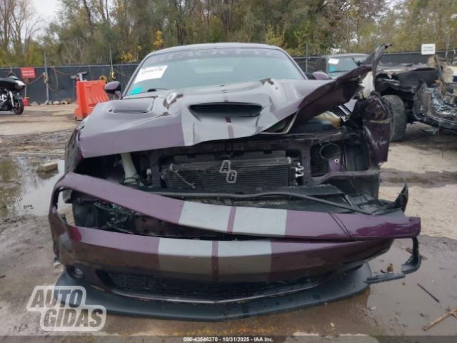 Violet Dodge Challenger 2021 in Klaipeda, with an engine capacity of 0.00 L and mileage of 104 thousand km for 12000 €, photo 12 on AUTOMOTO.COM.LV