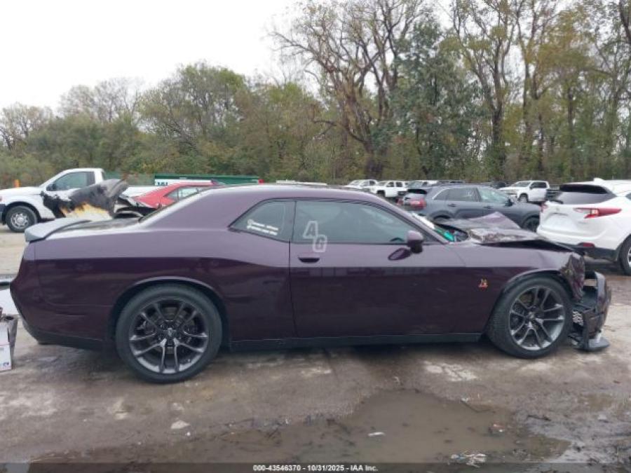 Violet Dodge Challenger 2021 in Klaipeda, with an engine capacity of 0.00 L and mileage of 104 thousand km for 12000 €, photo 13 on AUTOMOTO.COM.LV