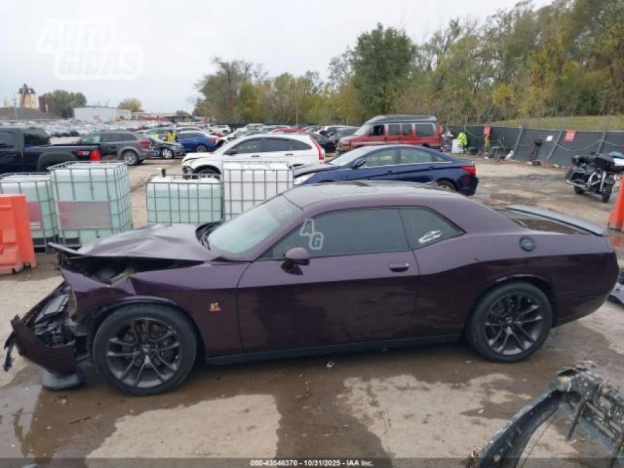 Violet Dodge Challenger 2021 in Klaipeda, with an engine capacity of 0.00 L and mileage of 104 thousand km for 12000 €, photo 14 on AUTOMOTO.COM.LV