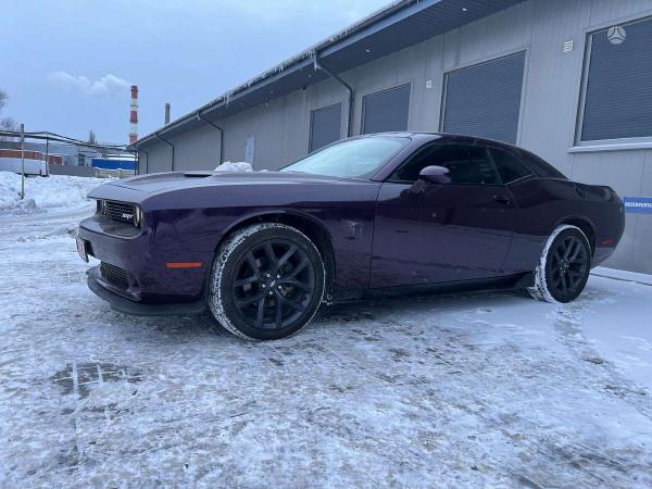 Violet Dodge Challenger 2021 in Klaipeda, with an engine capacity of 3.60 L and mileage of 116 thousand km for 15400 €, photo 2 on AUTOMOTO.COM.LV