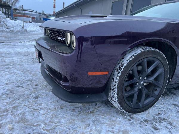 Violet Dodge Challenger 2021 in Klaipeda, with an engine capacity of 3.60 L and mileage of 116 thousand km for 15400 €, photo 4 on AUTOMOTO.COM.LV