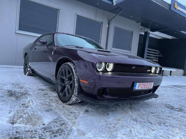 Violet Dodge Challenger 2021 in Klaipeda, with an engine capacity of 3.60 L and mileage of 116 thousand km for 15400 €, photo 6 on AUTOMOTO.COM.LV