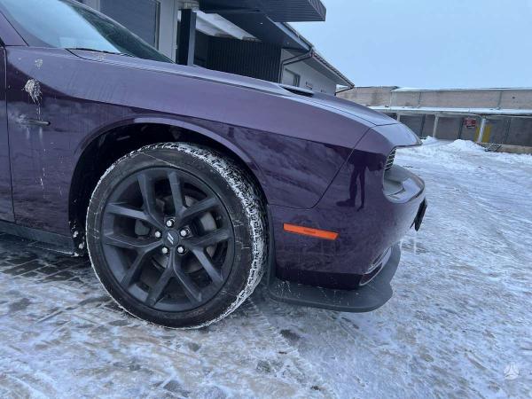 Violet Dodge Challenger 2021 in Klaipeda, with an engine capacity of 3.60 L and mileage of 116 thousand km for 15400 €, photo 7 on AUTOMOTO.COM.LV