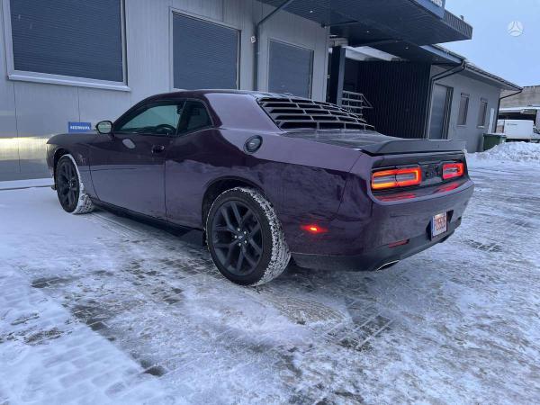 Violet Dodge Challenger 2021 in Klaipeda, with an engine capacity of 3.60 L and mileage of 116 thousand km for 15400 €, photo 10 on AUTOMOTO.COM.LV