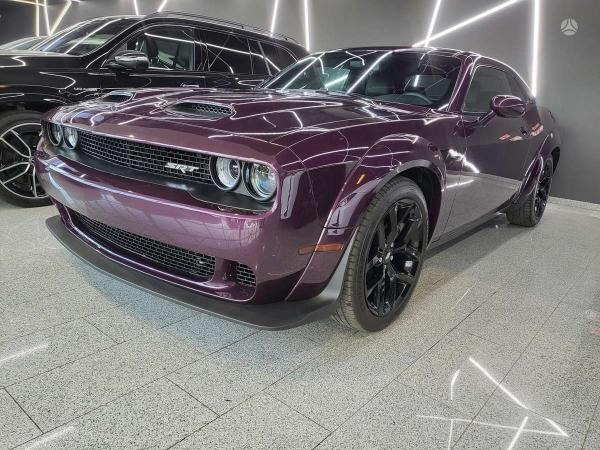 Violet Dodge Challenger 2021 in Siauliai, with an engine capacity of 5.65 L and mileage of 57 thousand km for 30855 €, photo 4 on AUTOMOTO.COM.LV