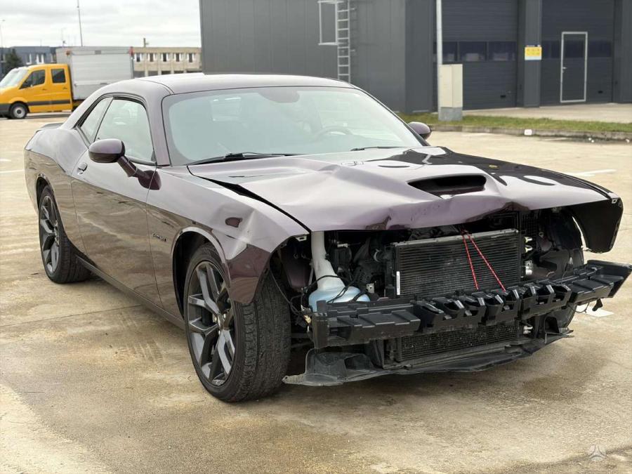 Violets Dodge Challenger 2022 Šauļi, ar dzinēja tilpumu 5.70 L un nobraukumu 44 tūkst. km par 19900 €, foto 1 vietnē AUTOMOTO.COM.LV