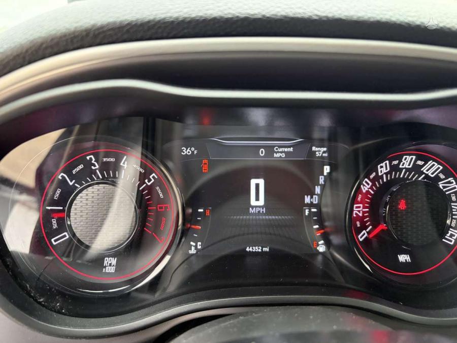 Violets Dodge Challenger 2022 Šauļi, ar dzinēja tilpumu 5.70 L un nobraukumu 44 tūkst. km par 19900 €, foto 9 vietnē AUTOMOTO.COM.LV