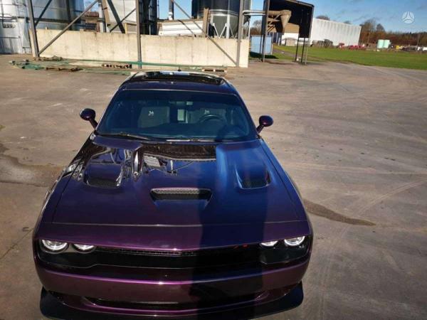 Violet Dodge Challenger 2022 in Siauliai, with an engine capacity of 6.42 L and mileage of 63 thousand km for 35500 €, photo 10 on AUTOMOTO.COM.LV