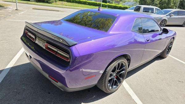 Violet Dodge Challenger 2023 in Gargzdai, with an engine capacity of 6.42 L and mileage of 3 thousand km for 31500 €, photo 3 on AUTOMOTO.COM.LV