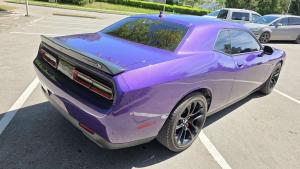 Violet Dodge Challenger 2023 in Gargzdai, with an engine capacity of 6.42 L and mileage of 3 thousand km for 31500 €, photo 4 on AUTOMOTO.COM.LV