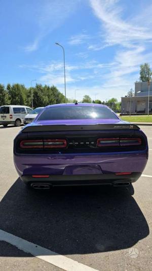 Violet Dodge Challenger 2023 in Gargzdai, with an engine capacity of 6.42 L and mileage of 3 thousand km for 31500 €, photo 5 on AUTOMOTO.COM.LV