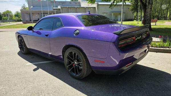 Violet Dodge Challenger 2023 in Gargzdai, with an engine capacity of 6.42 L and mileage of 3 thousand km for 31500 €, photo 5 on AUTOMOTO.COM.LV