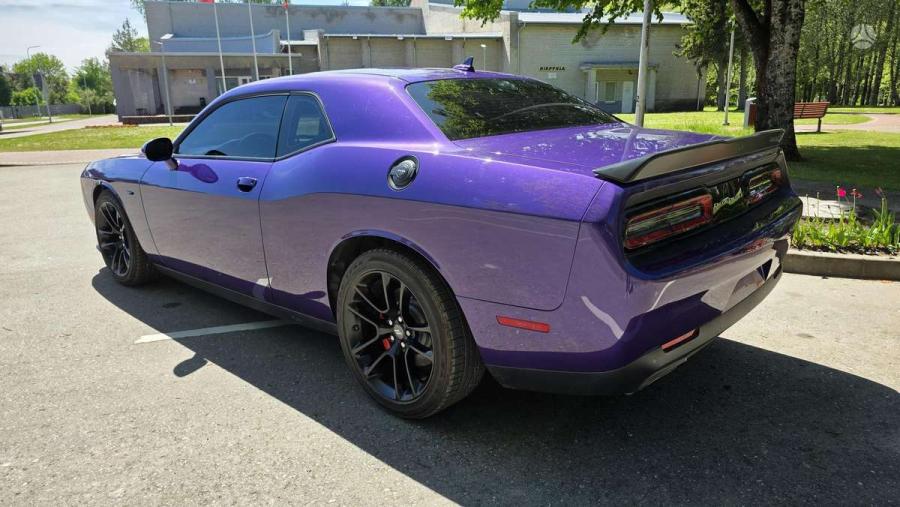 Violet Dodge Challenger 2023 in Gargzdai, with an engine capacity of 6.42 L and mileage of 3 thousand km for 31500 €, photo 6 on AUTOMOTO.COM.LV