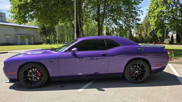 Violet Dodge Challenger 2023 in Gargzdai, with an engine capacity of 6.42 L and mileage of 3 thousand km for 31500 €, photo 6 on AUTOMOTO.COM.LV