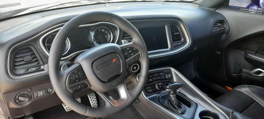 Violet Dodge Challenger 2023 in Gargzdai, with an engine capacity of 6.42 L and mileage of 3 thousand km for 31500 €, photo 12 on AUTOMOTO.COM.LV