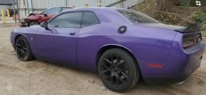 Violets Dodge Challenger 2018 Panevēža, ar dzinēja tilpumu 6.40 L un nobraukumu 78 tūkst. km par 16900 €, foto 3 vietnē AUTOMOTO.COM.LV