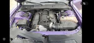 Violets Dodge Challenger 2018 Panevēža, ar dzinēja tilpumu 6.40 L un nobraukumu 78 tūkst. km par 16900 €, foto 4 vietnē AUTOMOTO.COM.LV