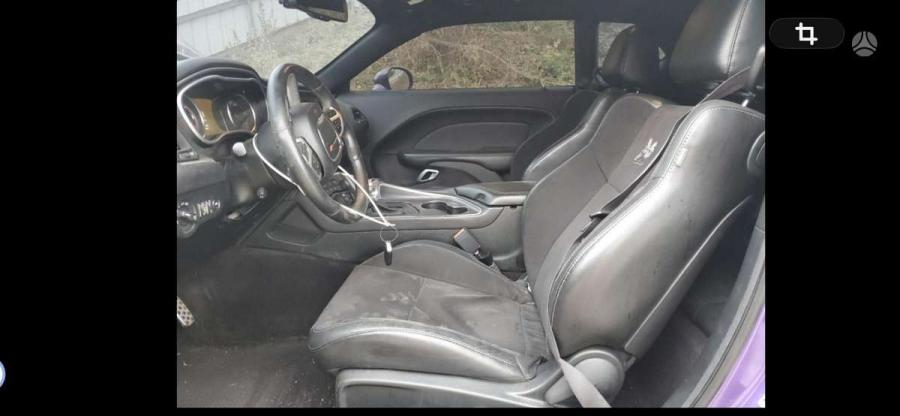 Violets Dodge Challenger 2018 Panevēža, ar dzinēja tilpumu 6.40 L un nobraukumu 78 tūkst. km par 16900 €, foto 5 vietnē AUTOMOTO.COM.LV