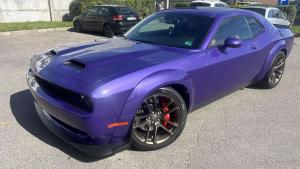 Violets Dodge Challenger 2023 Panevēža, ar dzinēja tilpumu 6.20 L un nobraukumu 23 tūkst. km par 56900 €, foto 1 vietnē AUTOMOTO.COM.LV