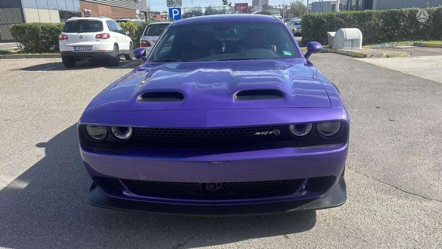 Violet Dodge Challenger 2023 in Panevezys, with an engine capacity of 6.20 L and mileage of 23 thousand km for 56900 €, photo 3 on AUTOMOTO.COM.LV