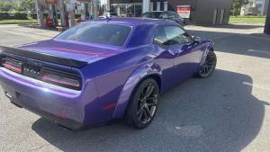 Violet Dodge Challenger 2023 in Panevezys, with an engine capacity of 6.20 L and mileage of 23 thousand km for 56900 €, photo 5 on AUTOMOTO.COM.LV