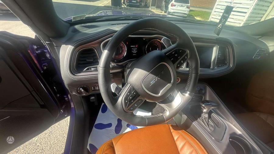 Violet Dodge Challenger 2023 in Panevezys, with an engine capacity of 6.20 L and mileage of 23 thousand km for 56900 €, photo 12 on AUTOMOTO.COM.LV