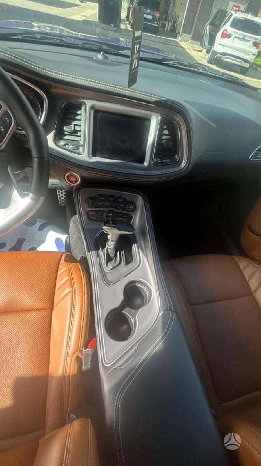 Violet Dodge Challenger 2023 in Panevezys, with an engine capacity of 6.20 L and mileage of 23 thousand km for 56900 €, photo 14 on AUTOMOTO.COM.LV