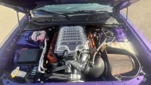 Violet Dodge Challenger 2023 in Panevezys, with an engine capacity of 6.20 L and mileage of 23 thousand km for 56900 €, photo 18 on AUTOMOTO.COM.LV