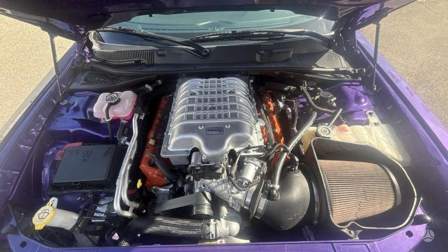 Violet Dodge Challenger 2023 in Panevezys, with an engine capacity of 6.20 L and mileage of 23 thousand km for 56900 €, photo 18 on AUTOMOTO.COM.LV