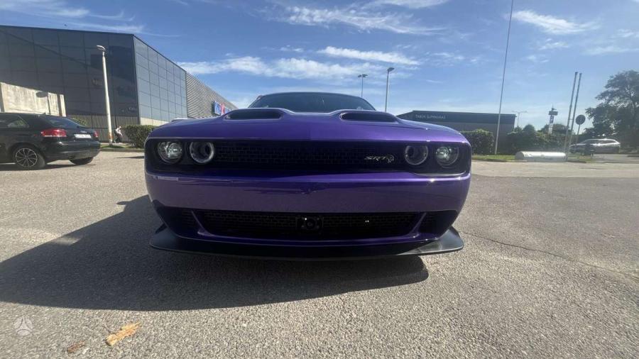 Violet Dodge Challenger 2023 in Panevezys, with an engine capacity of 6.20 L and mileage of 23 thousand km for 56900 €, photo 19 on AUTOMOTO.COM.LV