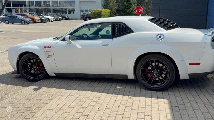 Balts Dodge Challenger 2012 Viļņa, ar dzinēja tilpumu 6.40 L un nobraukumu 185 tūkst. km par 16335 €, foto 5 vietnē AUTOMOTO.COM.LV