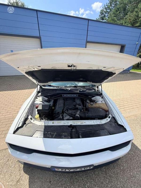 White Dodge Challenger 2012 in Vilnius, with an engine capacity of 6.40 L and mileage of 185 thousand km for 16335 €, photo 10 on AUTOMOTO.COM.LV