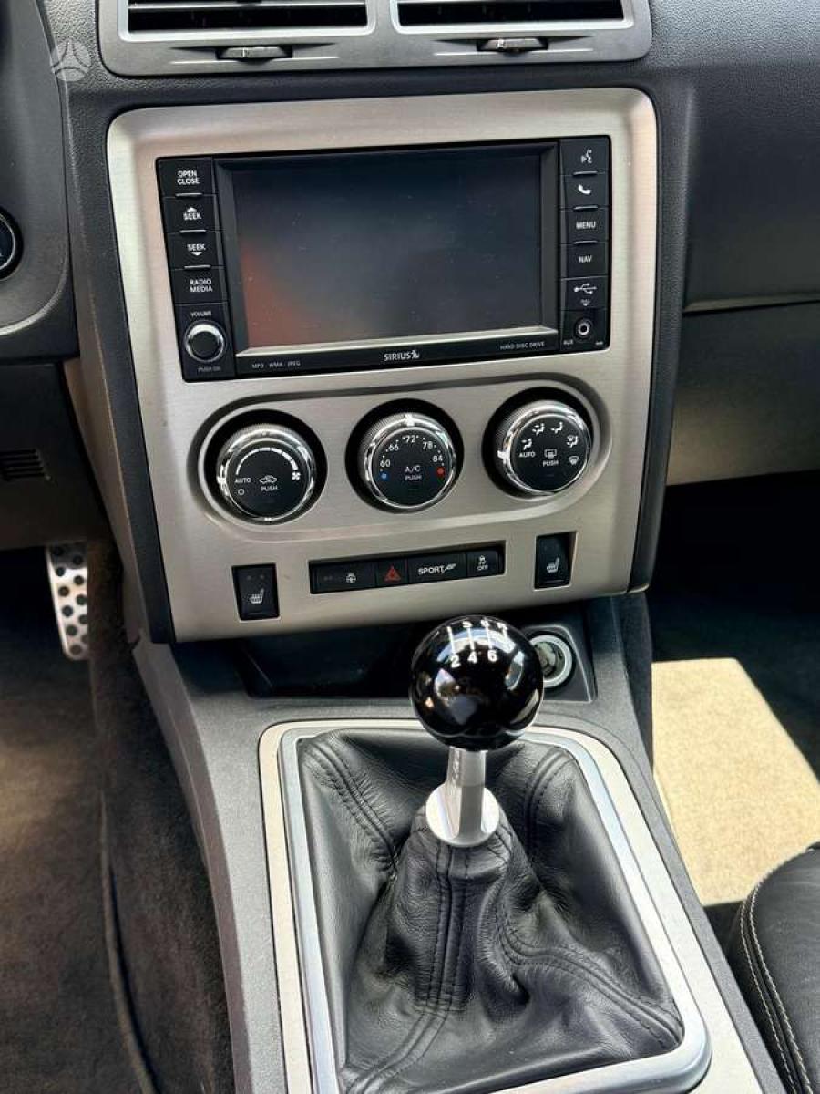 Balts Dodge Challenger 2012 Viļņa, ar dzinēja tilpumu 6.40 L un nobraukumu 185 tūkst. km par 16335 €, foto 15 vietnē AUTOMOTO.COM.LV