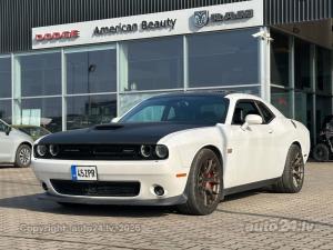 White Dodge Challenger 2015 in Tallinn, with an engine capacity of 6.40 L and mileage of 142 thousand km for 29400 €, photo  on AUTOMOTO.COM.LV
