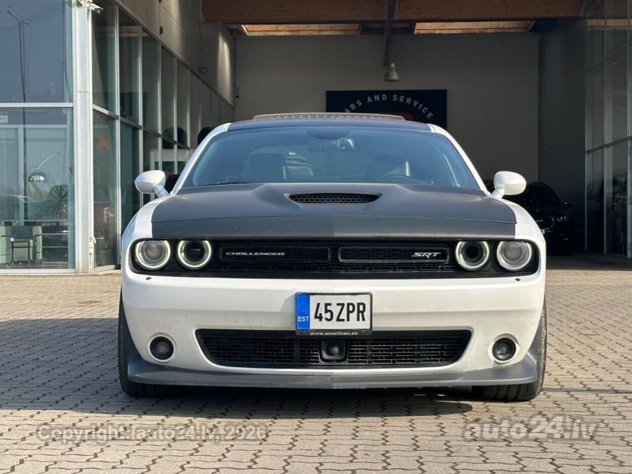 White Dodge Challenger 2015 in Tallinn, with an engine capacity of 6.40 L and mileage of 142 thousand km for 29400 €, photo 2 on AUTOMOTO.COM.LV