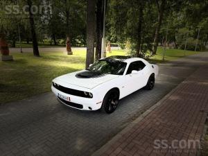 White Dodge Challenger 2015 in Jelgava, with an engine capacity of 5.70 L and mileage of 183 thousand km for 23900 €, photo  on AUTOMOTO.COM.LV