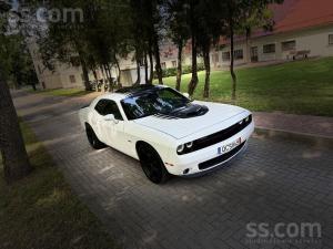 White Dodge Challenger 2015 in Jelgava, with an engine capacity of 5.70 L and mileage of 183 thousand km for 23900 €, photo 3 on AUTOMOTO.COM.LV