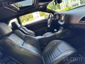 White Dodge Challenger 2015 in Jelgava, with an engine capacity of 5.70 L and mileage of 183 thousand km for 23900 €, photo 8 on AUTOMOTO.COM.LV