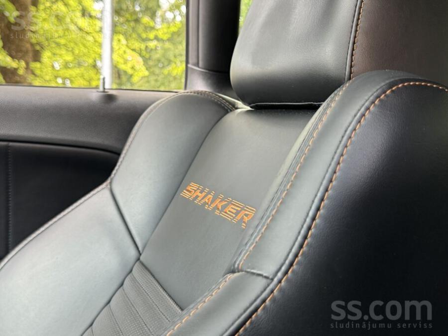 White Dodge Challenger 2015 in Jelgava, with an engine capacity of 5.70 L and mileage of 183 thousand km for 23900 €, photo 12 on AUTOMOTO.COM.LV