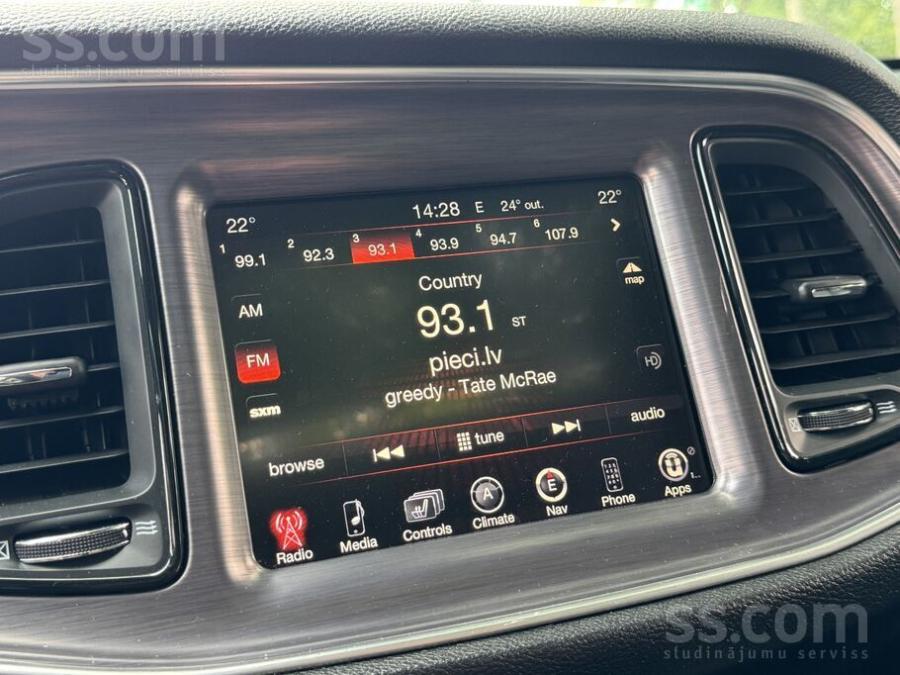 White Dodge Challenger 2015 in Jelgava, with an engine capacity of 5.70 L and mileage of 183 thousand km for 23900 €, photo 13 on AUTOMOTO.COM.LV