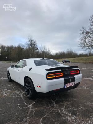 Balts Dodge Challenger 2019 Kauņa, ar dzinēja tilpumu 5.70 L un nobraukumu 95 tūkst. km par 23900 €, foto 7 vietnē AUTOMOTO.COM.LV