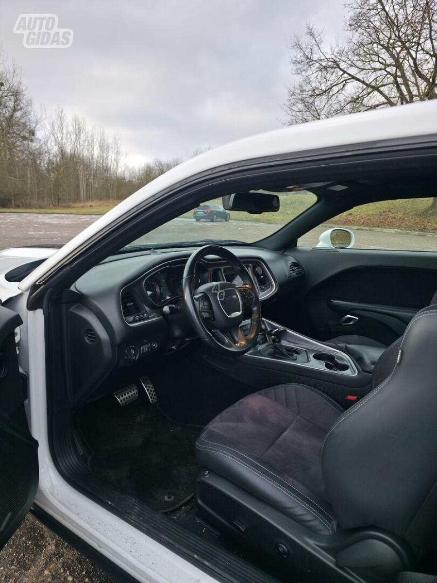 Balts Dodge Challenger 2019 Kauņa, ar dzinēja tilpumu 5.70 L un nobraukumu 95 tūkst. km par 23900 €, foto 12 vietnē AUTOMOTO.COM.LV