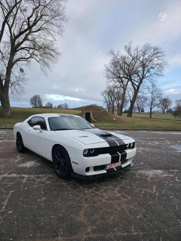 Balts Dodge Challenger 2019 Kauņa, ar dzinēja tilpumu 5.65 L un nobraukumu 94 tūkst. km par 23900 €, foto 4 vietnē AUTOMOTO.COM.LV