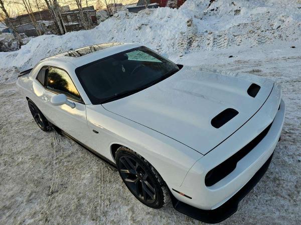 White Dodge Challenger 2019 in Siauliai, with an engine capacity of 3.60 L and mileage of 85 thousand km for 21175 €, photo 2 on AUTOMOTO.COM.LV