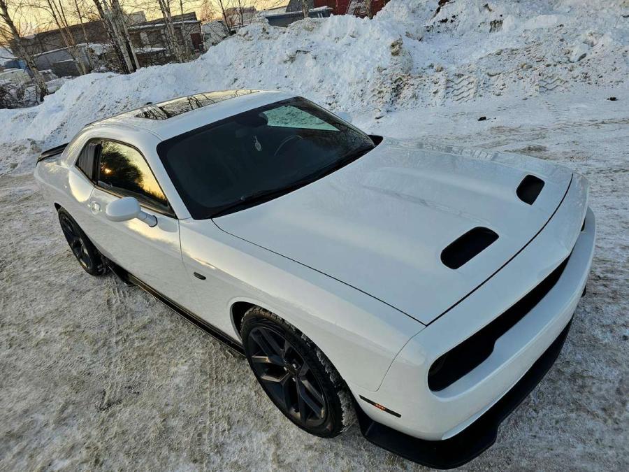 White Dodge Challenger 2019 in Siauliai, with an engine capacity of 3.60 L and mileage of 85 thousand km for 21175 €, photo 2 on AUTOMOTO.COM.LV