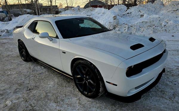 White Dodge Challenger 2019 in Siauliai, with an engine capacity of 3.60 L and mileage of 85 thousand km for 21175 €, photo 7 on AUTOMOTO.COM.LV