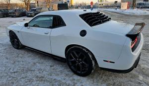 White Dodge Challenger 2019 in Siauliai, with an engine capacity of 3.60 L and mileage of 85 thousand km for 21175 €, photo 8 on AUTOMOTO.COM.LV